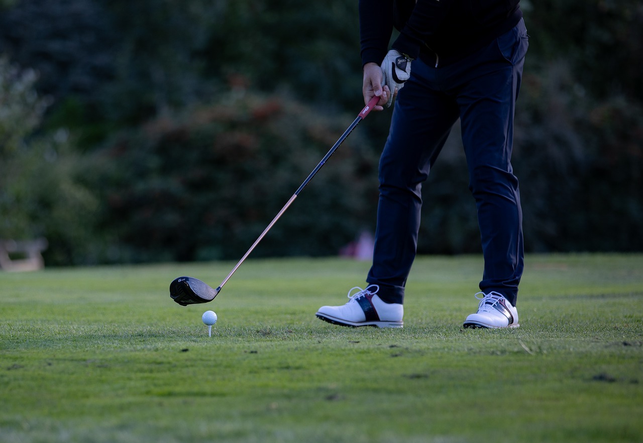 Simulateur de golf : un moyen pour améliorer son jeu en toutes saisons.